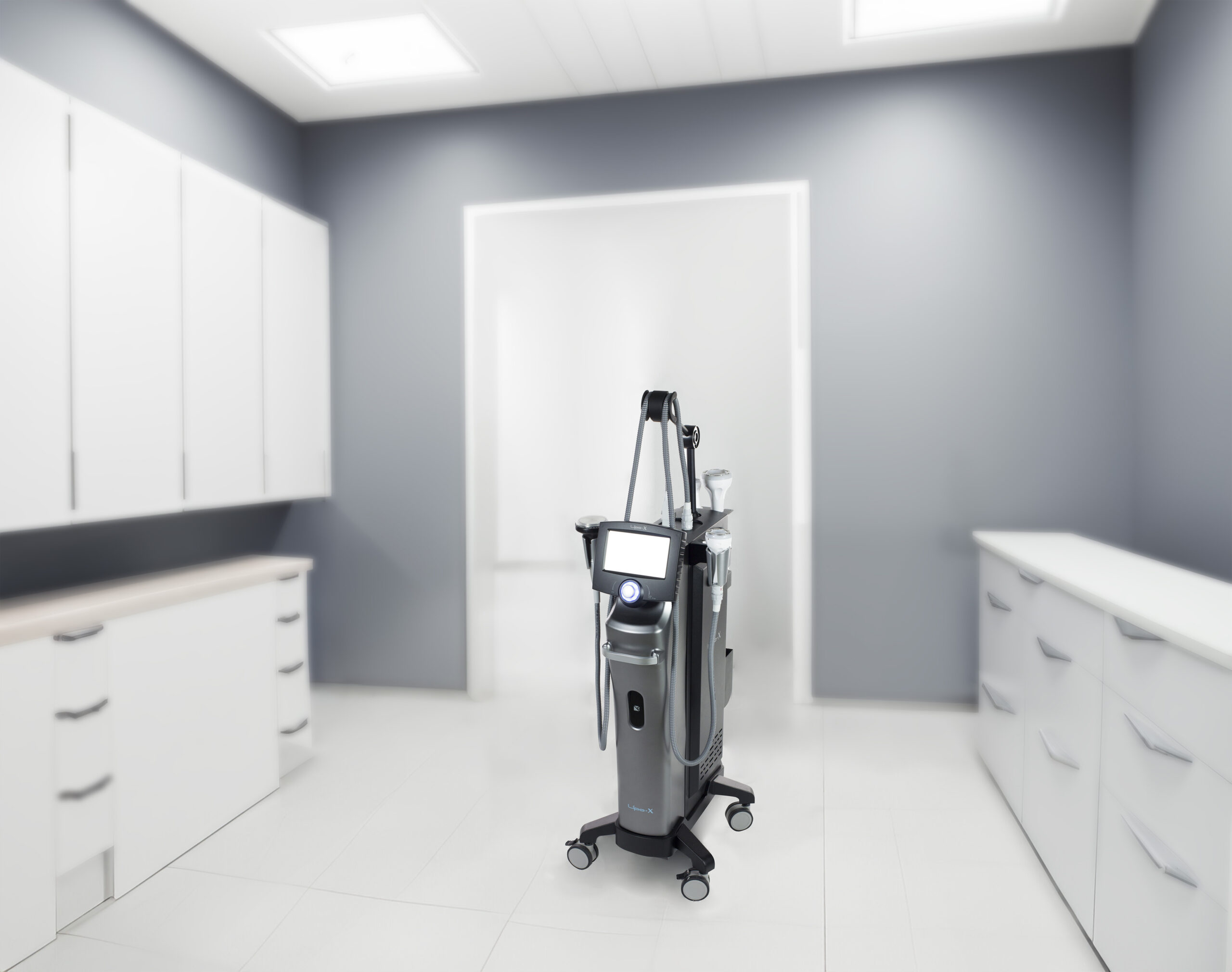 Lipoxcavitation machine longevity - lipgloss + aftershave